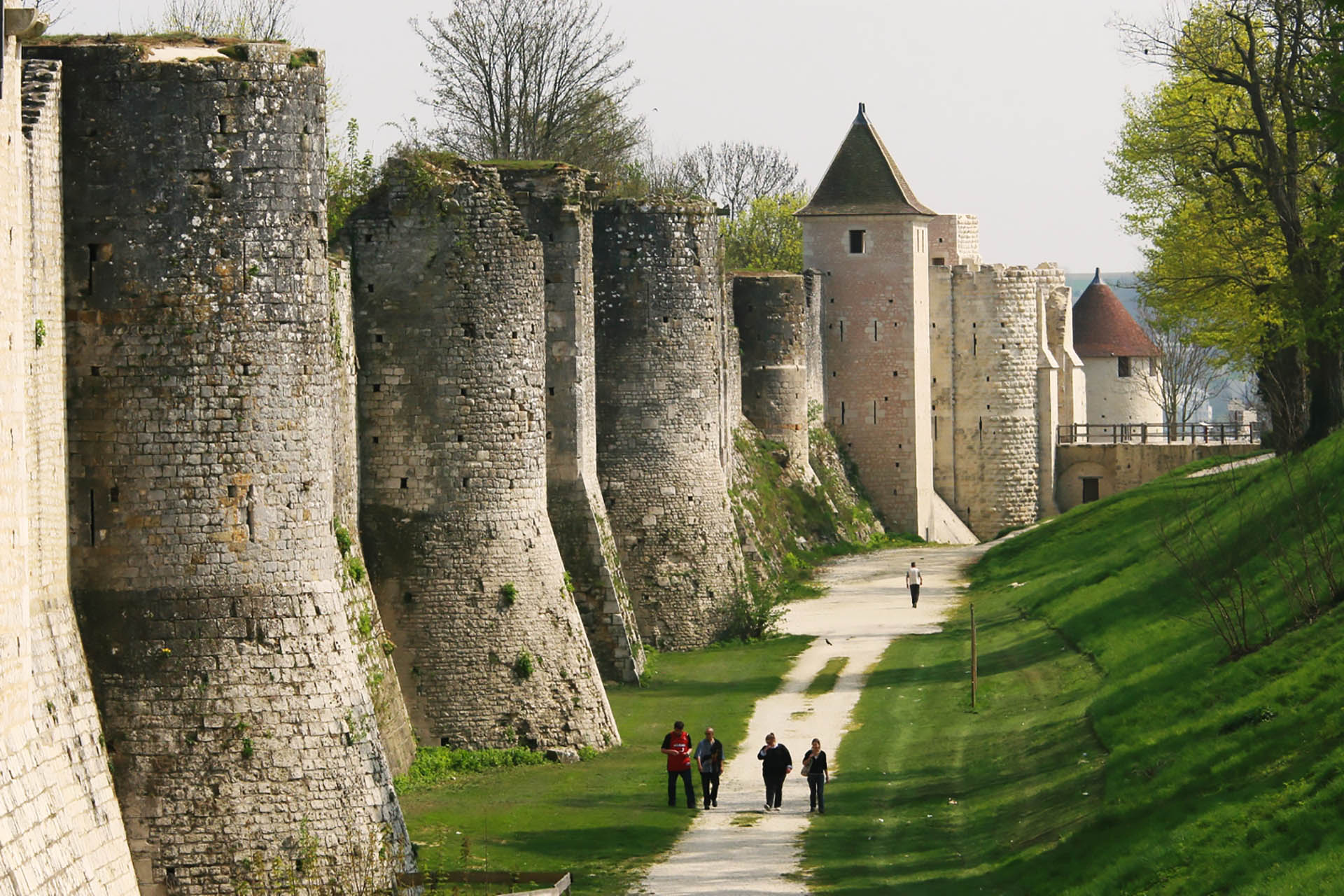 Excursion to the medieval city of Provins from Paris with a private driver